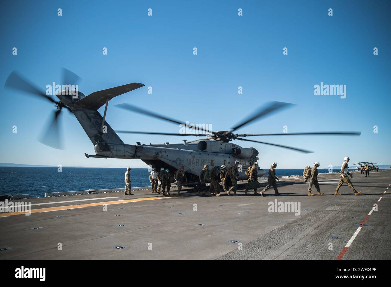 U.S. Marines assigned to Marine Medium Tiltrotor Squadron (VMM) 165 ...