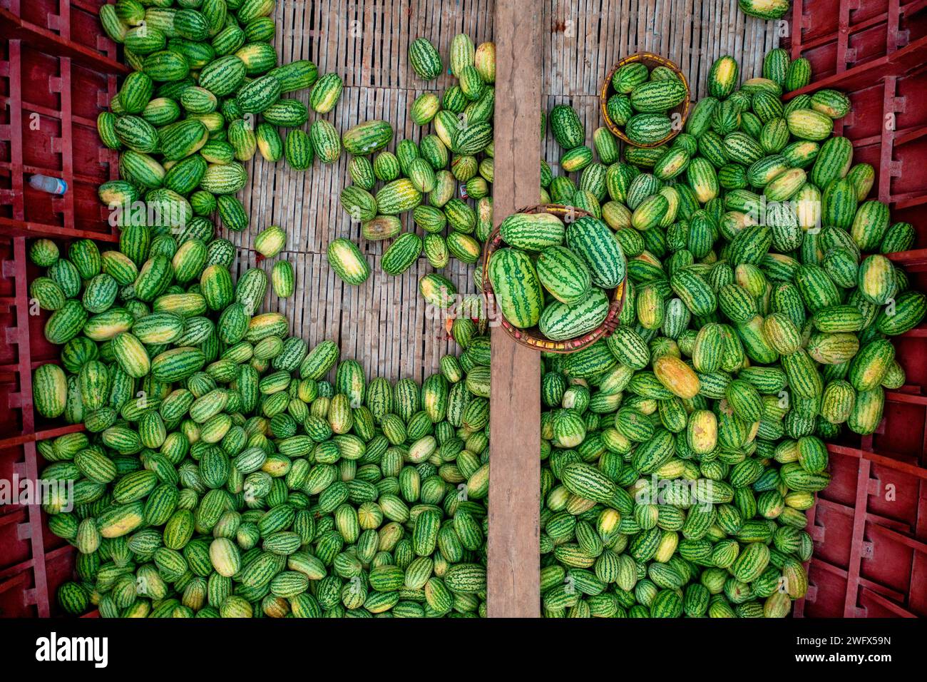 Dhaka commercial port hi-res stock photography and images - Alamy