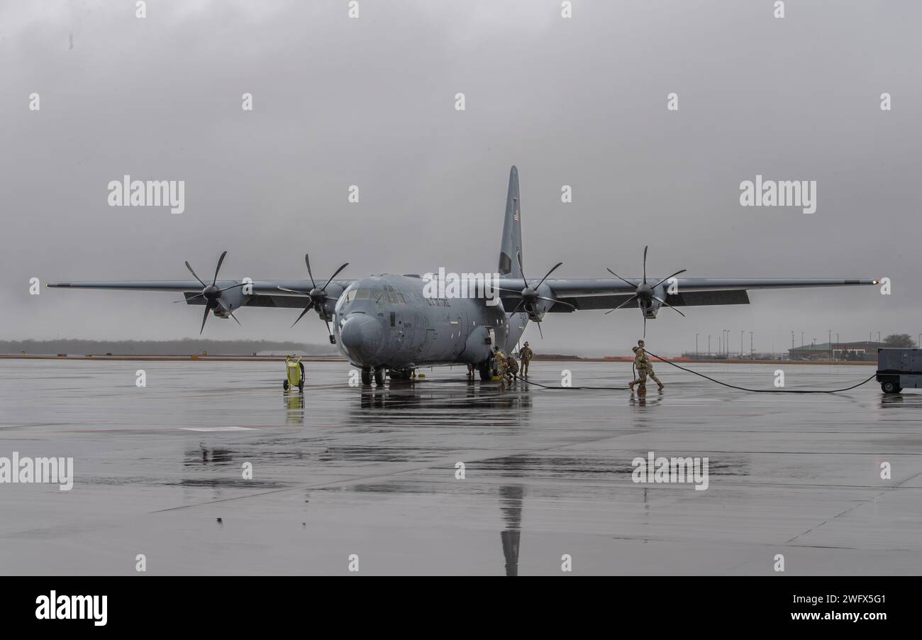 U.S. Air Force Airmen assigned to the 165th Airlift Wing (AW), Georgia ...
