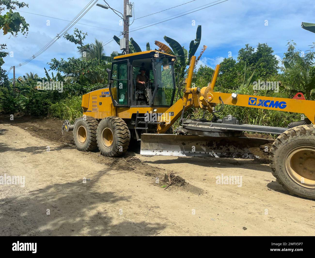 U.S. Navy Sailors from Amphibious Construction Battalion (ACB) 1 help construct a road during ...