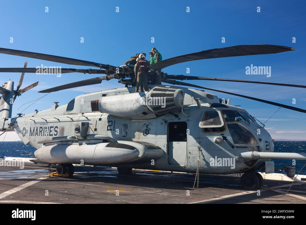 U.S. Marines assigned to Marine Medium Tiltrotor Squadron (VMM) 165 ...