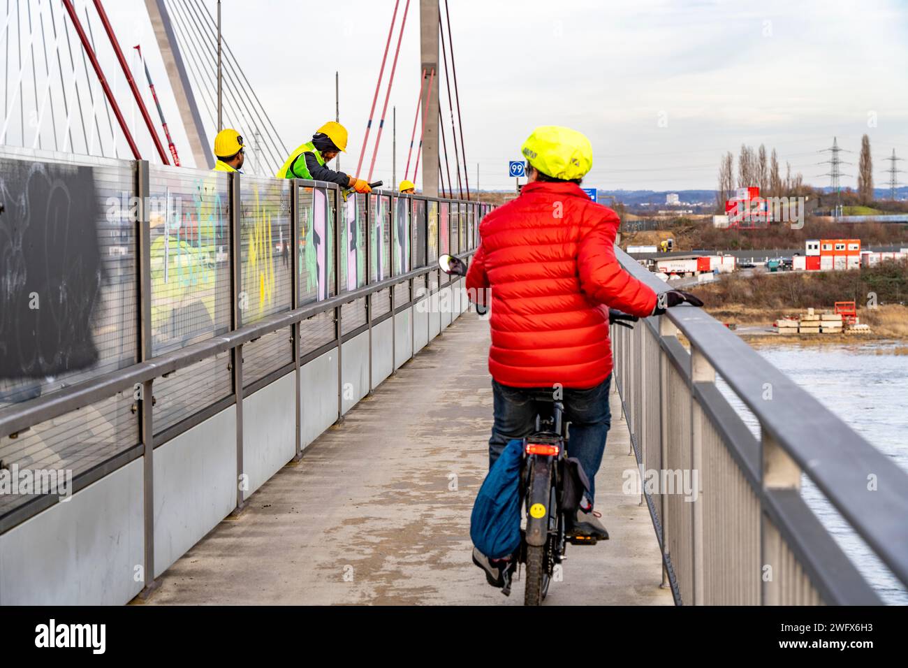 Dismantling, demolition of the old A1 bridge near Leverkusen, noise ...
