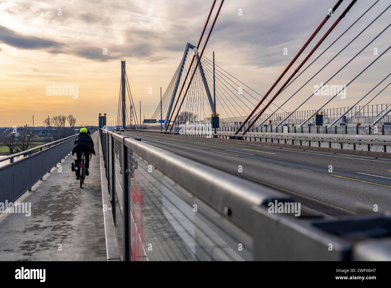 Dismantling, demolition of the old A1 bridge near Leverkusen, closed ...