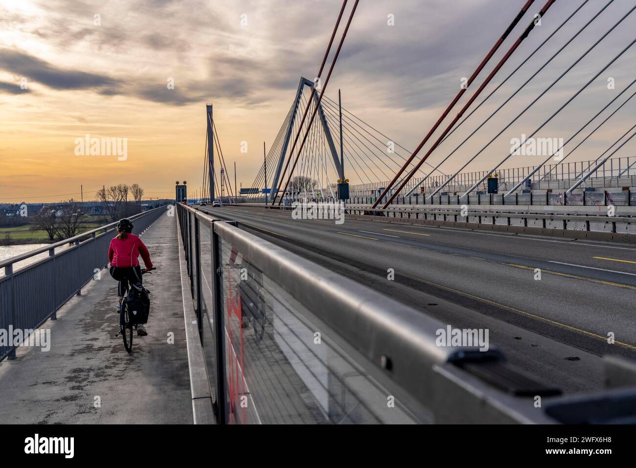 Dismantling, demolition of the old A1 bridge near Leverkusen, closed ...