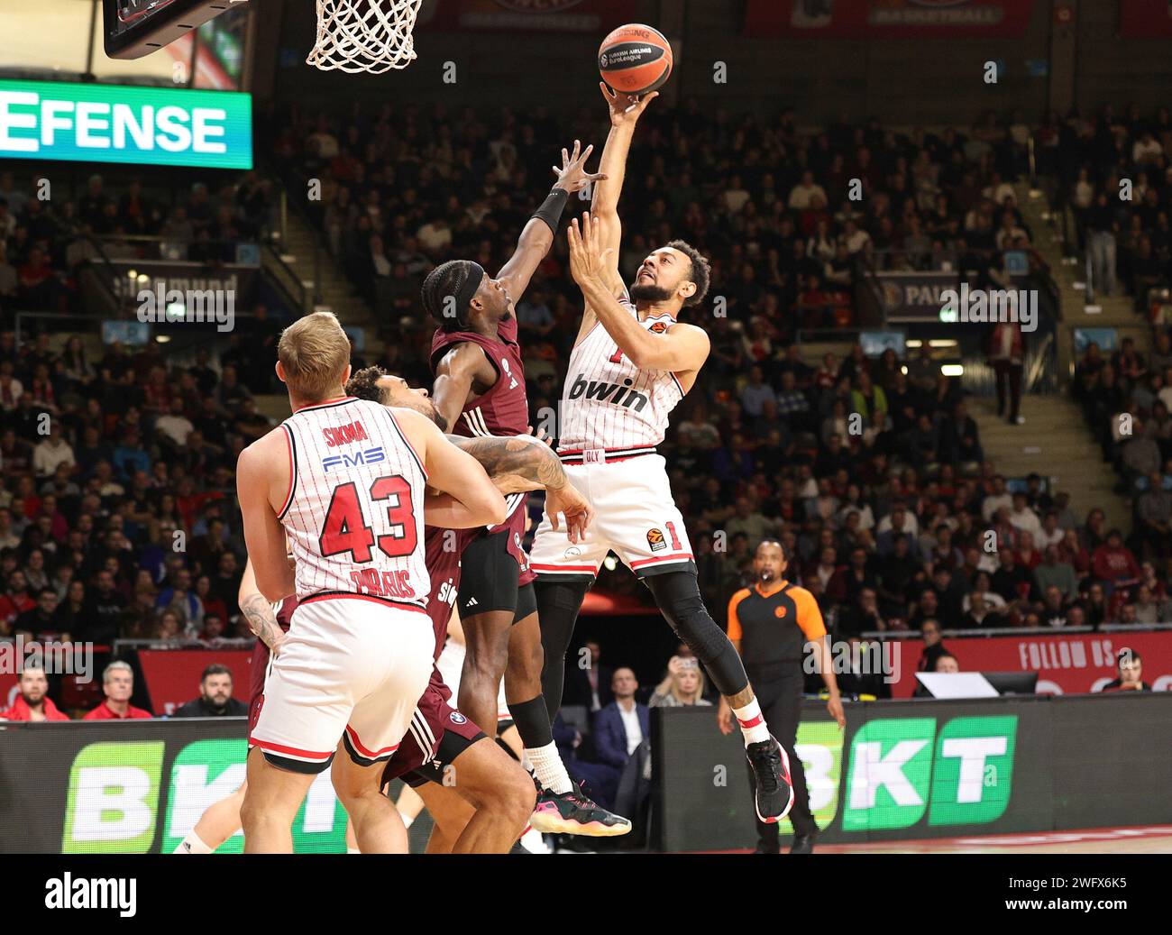 Nigel Williams-Goss (Olympiacos Piraeus, #1) punktet. GER, FC Bayern ...