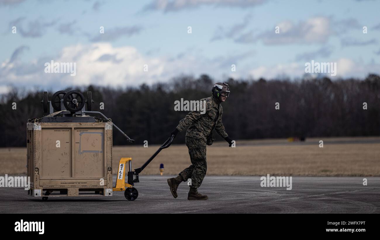 A U.S. Marine with Marine Medium Tiltrotor Squadron 365 (Reinforced ...