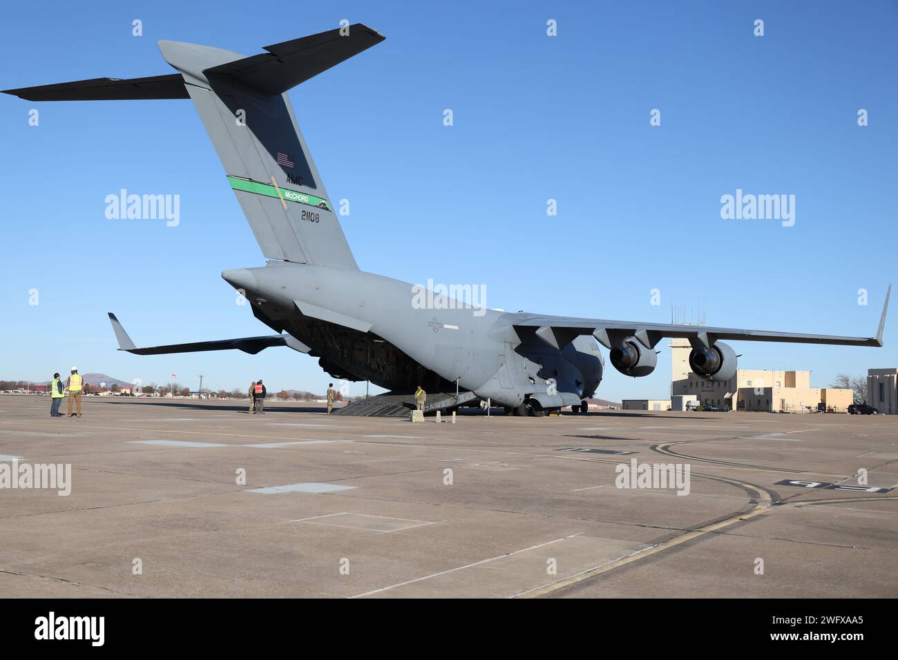 Soldiers from the 4th Battalion, 60th Air Defense Artillery Regiment ...