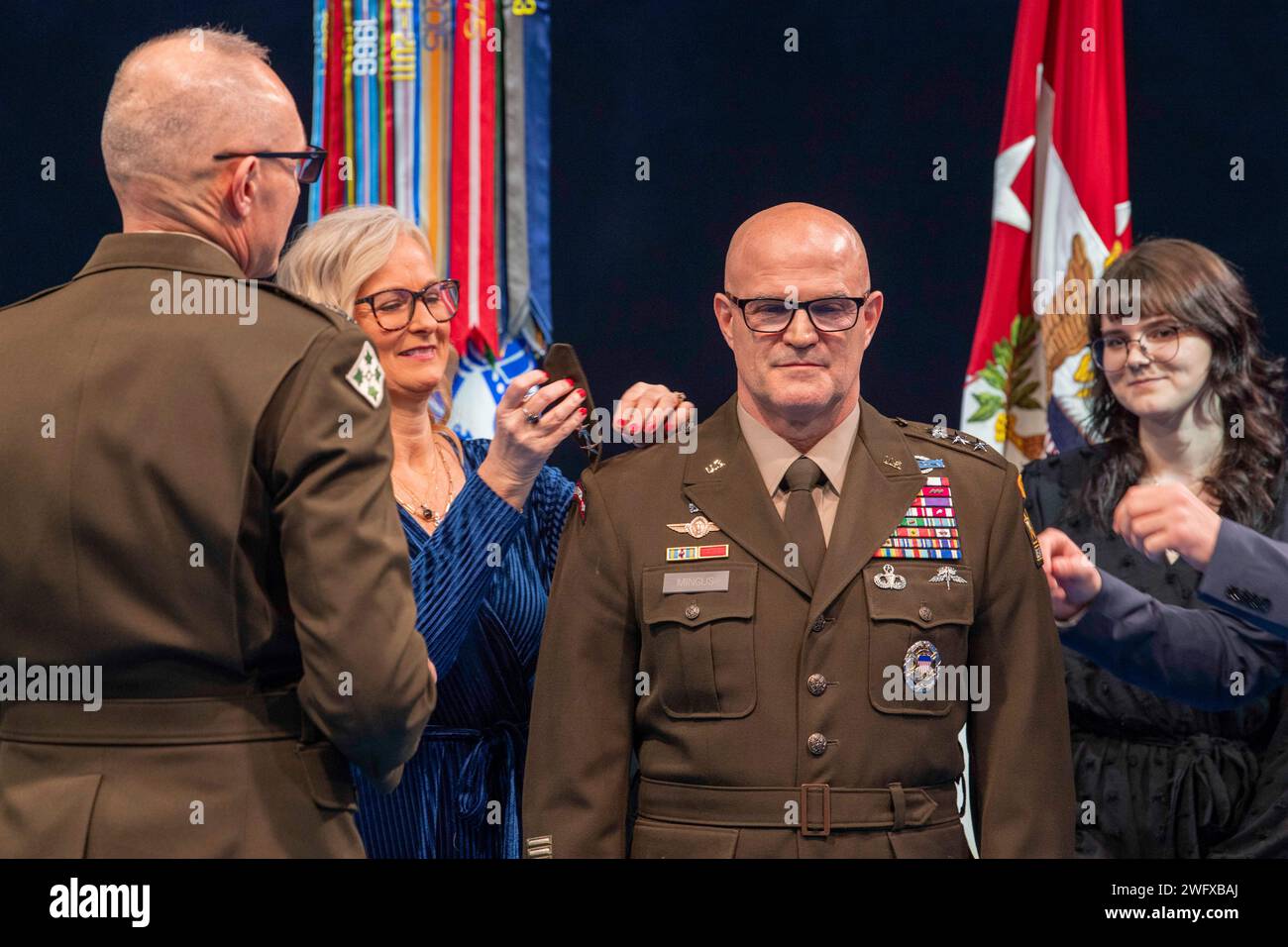 Family members pin the rank of general on the uniform of Vice Chief of ...