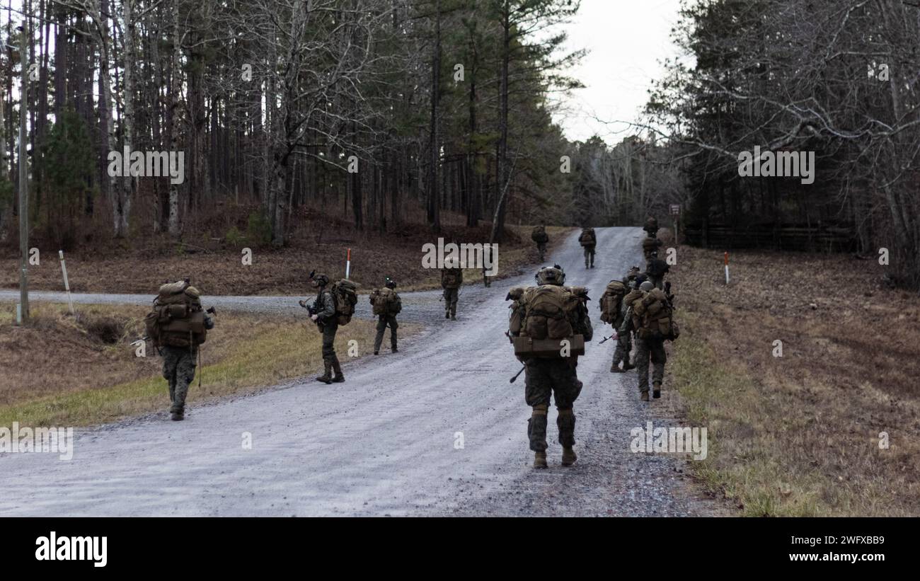 U.S. Marines with Alpha Company, Battalion Landing Team 1/8, 24th ...