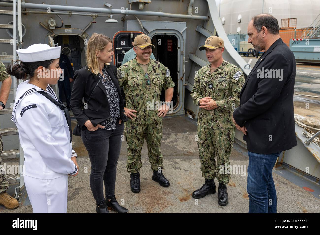SINGAPORE—U.S. Ambassador to Singapore Jonathan E. Kaplan, right, meets ...
