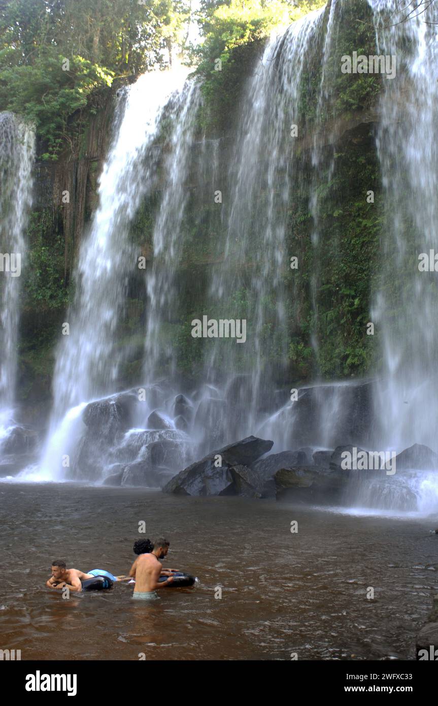Phnom kulen waterfall hi-res stock photography and images - Alamy
