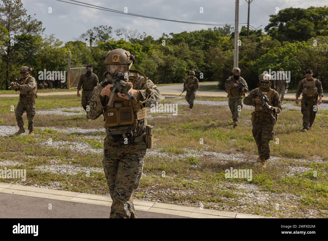 U.S. Marines with Weapons Company, Battalion Landing Team 1/1, 31st ...