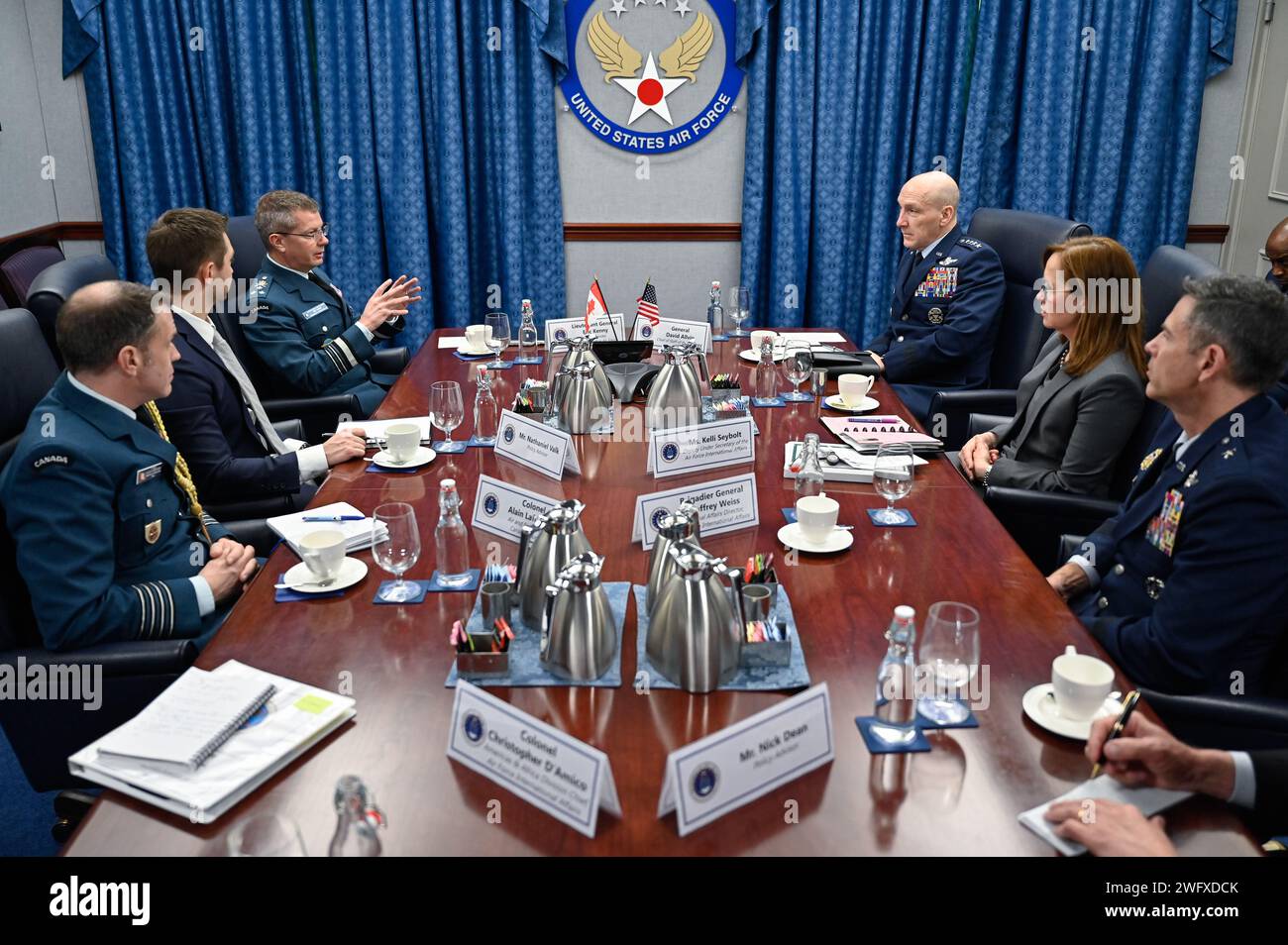 Royal canadian air force commander hi-res stock photography and images ...