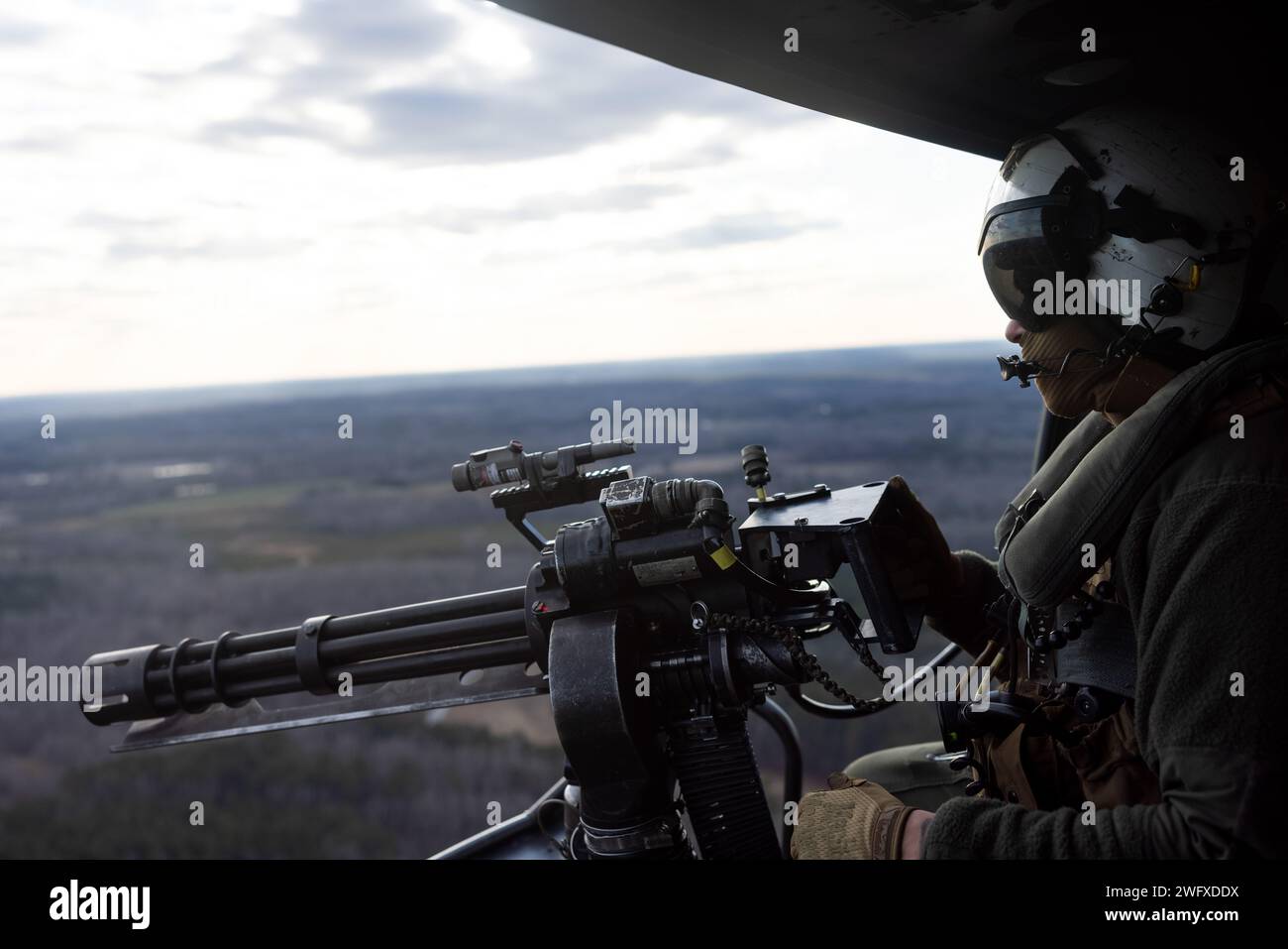 A U.S. Marine with Marine Medium Tiltrotor Squadron 365 (Reinforced ...