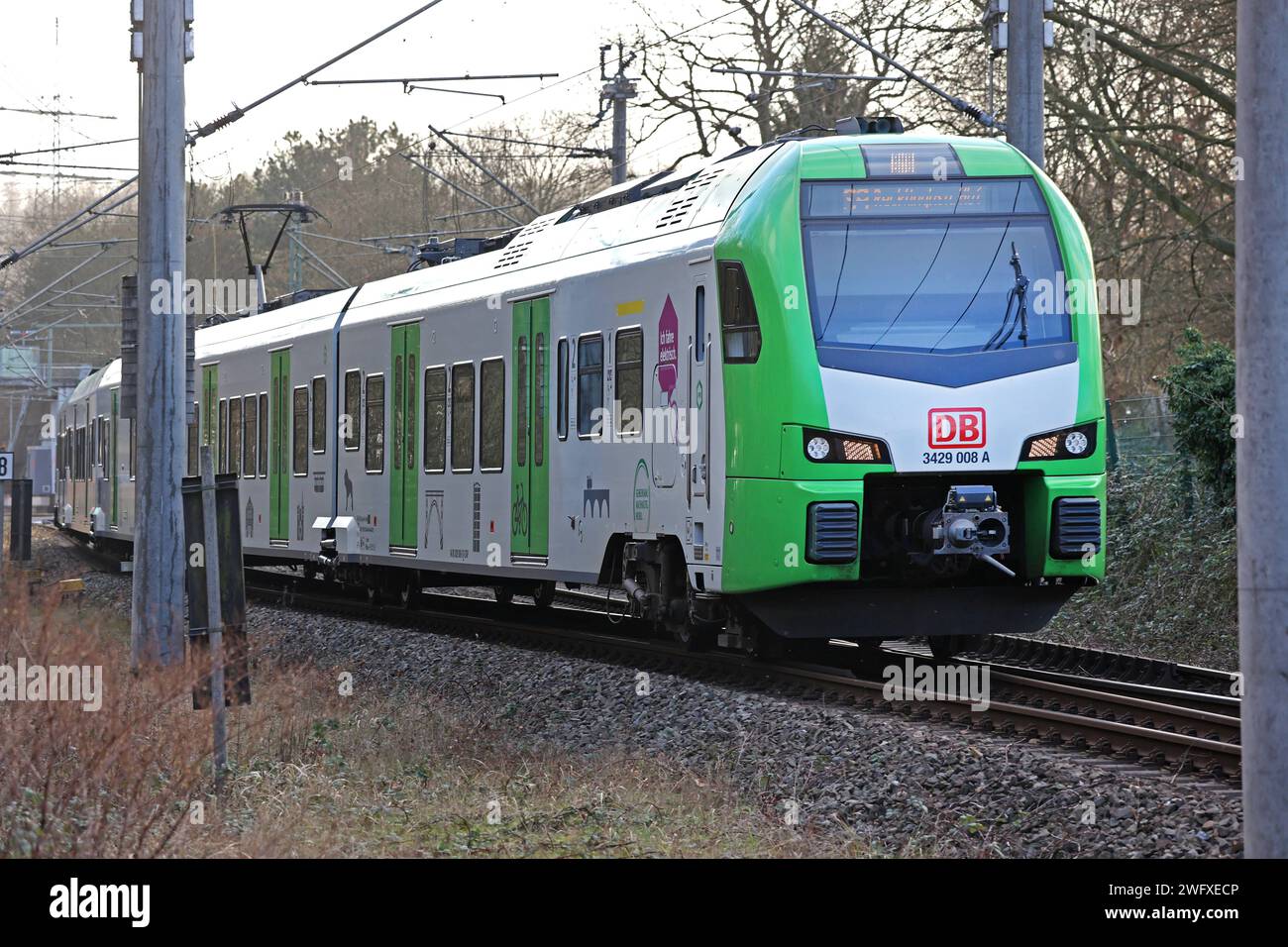 S-Bahn Rhein/Ruhr Linie S9 Die S9 der DB-Regio S-Bahn Rhein/Ruhr durchfährt einen landschaftlich ...