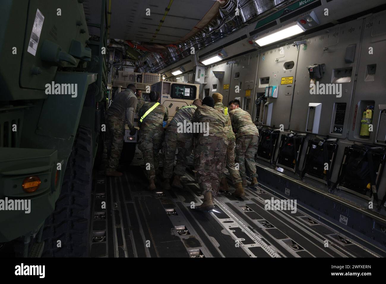 Soldiers from the 4th Battalion, 60th Air Defense Artillery Regiment ...