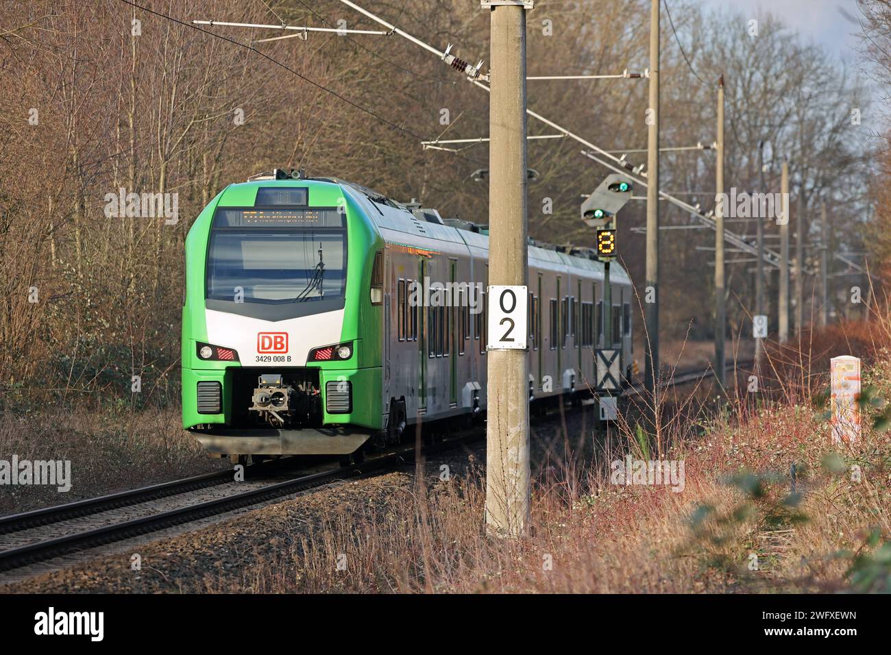 S-Bahn Rhein/Ruhr Linie S9 Die S9 der DB-Regio S-Bahn Rhein/Ruhr durchfährt einen landschaftlich ...