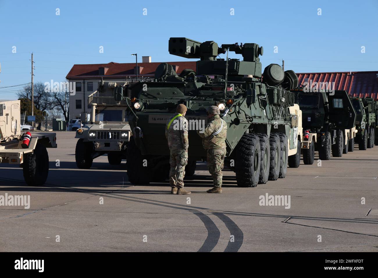 Soldiers from the 4th Battalion, 60th Air Defense Artillery Regiment ...