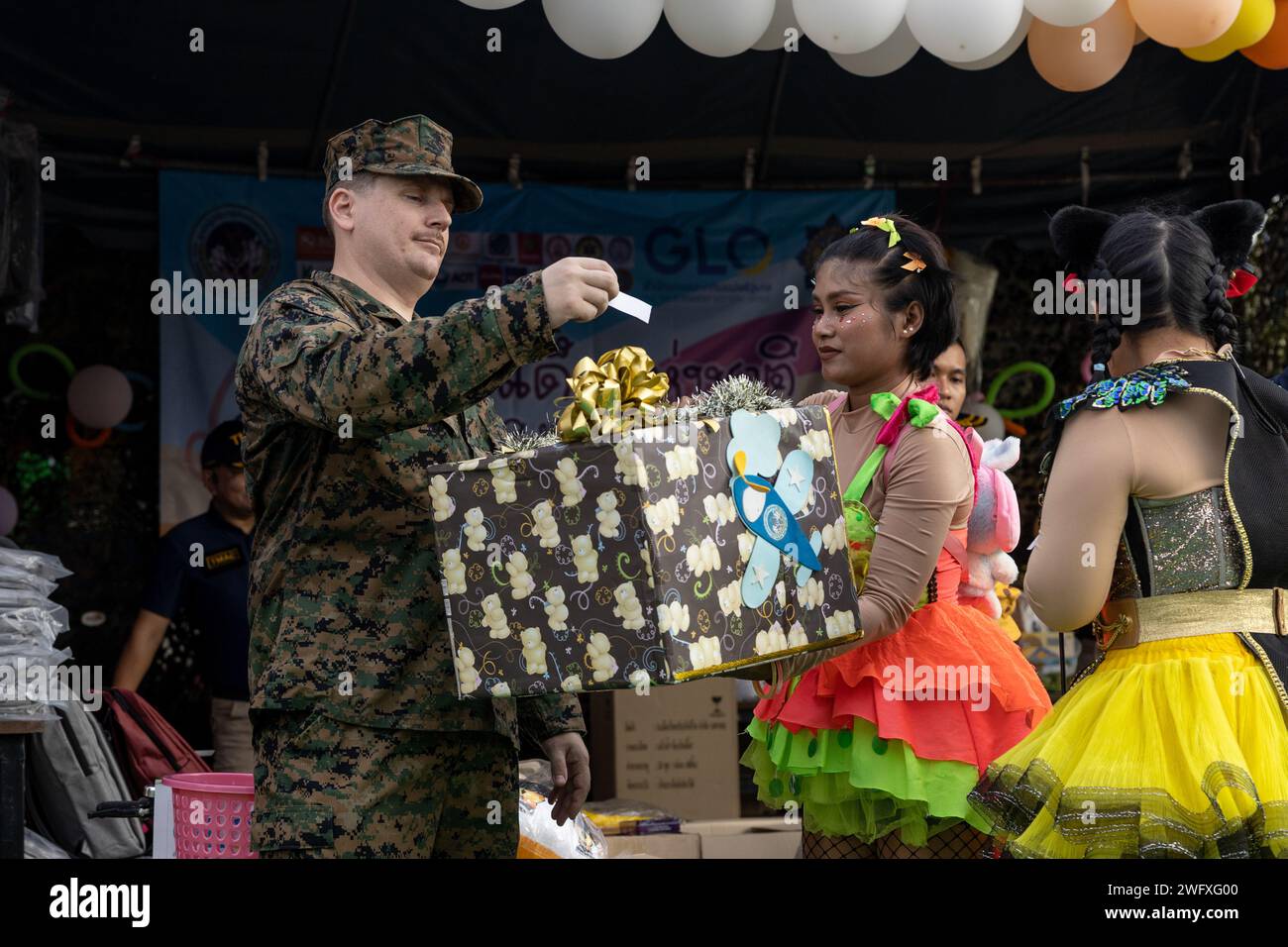 U.S. Marine Corps Gunnery Sgt. Pierce Draper, the Humanitarian Mine ...