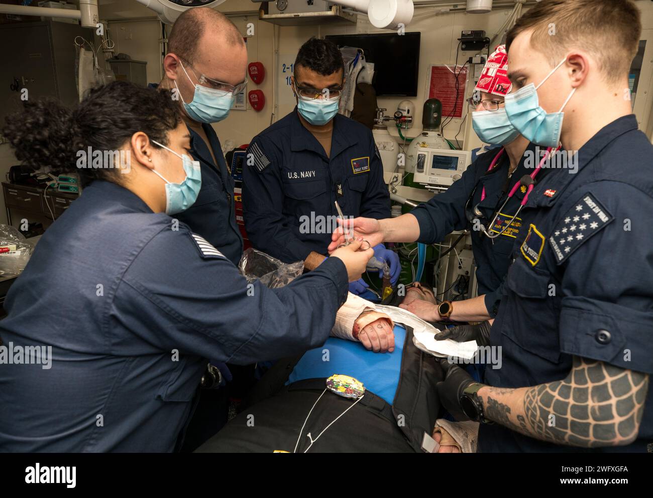 Aircraft onboard medical emergency hi-res stock photography and images ...