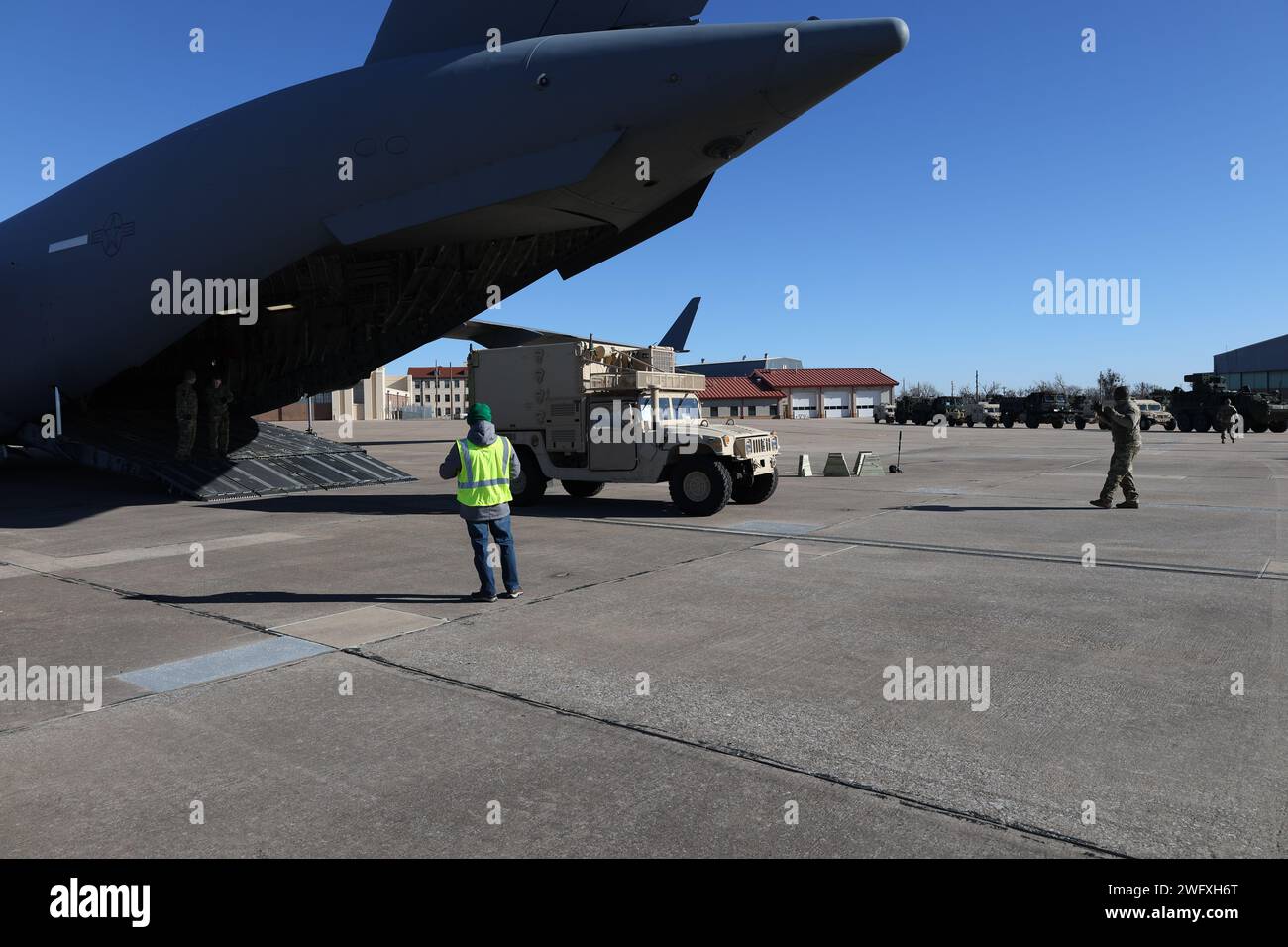 Soldiers from the 4th Battalion, 60th Air Defense Artillery Regiment ...