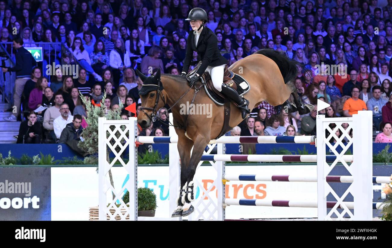 AMSTERDAM - Aura Vasama with Canto Bruno during the Longines FEI ...