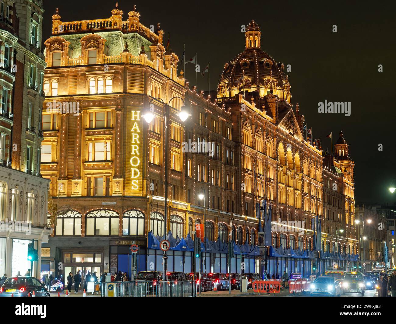 Harrods facade hi-res stock photography and images - Alamy