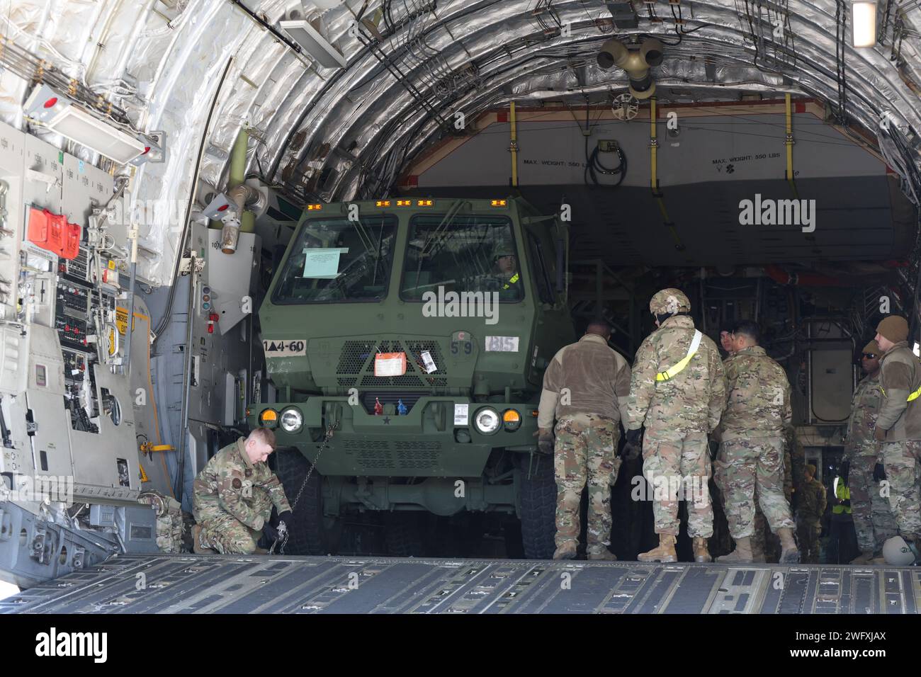 Soldiers from the 4th Battalion, 60th Air Defense Artillery Regiment ...