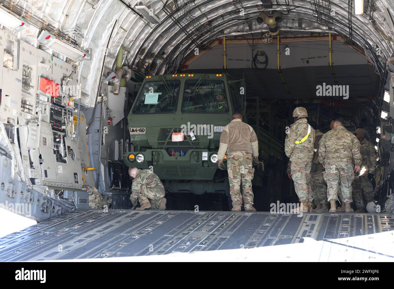 Soldiers from the 4th Battalion, 60th Air Defense Artillery Regiment ...