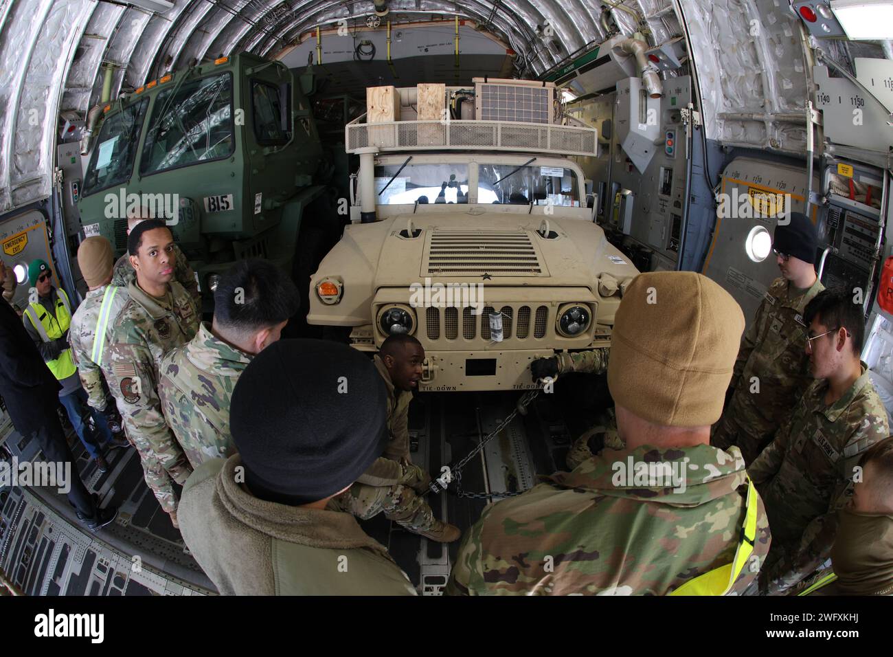 Soldiers from the 4th Battalion, 60th Air Defense Artillery Regiment ...