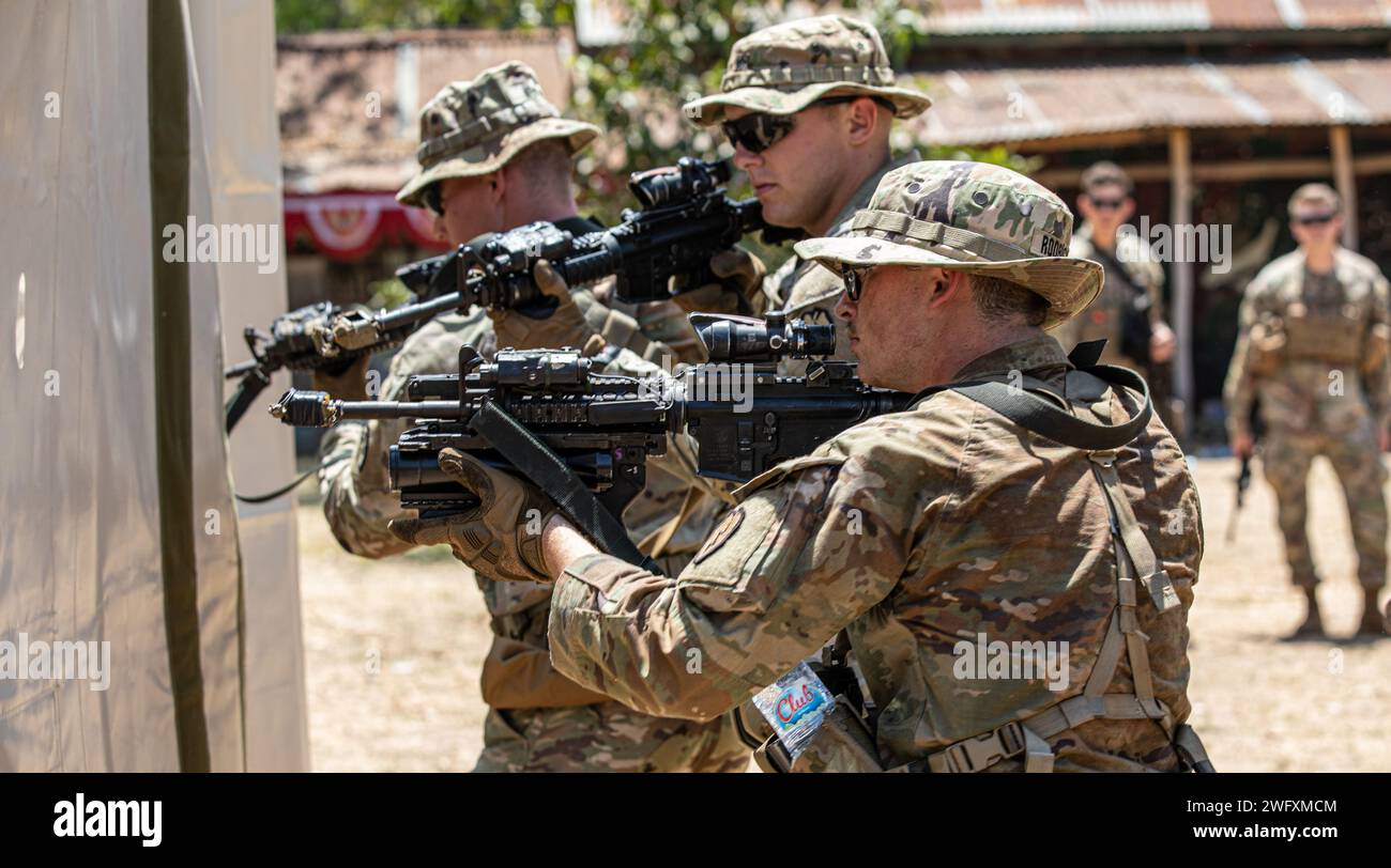A group of U.S. Army Soldiers, assigned to the 25th Infantry Division ...