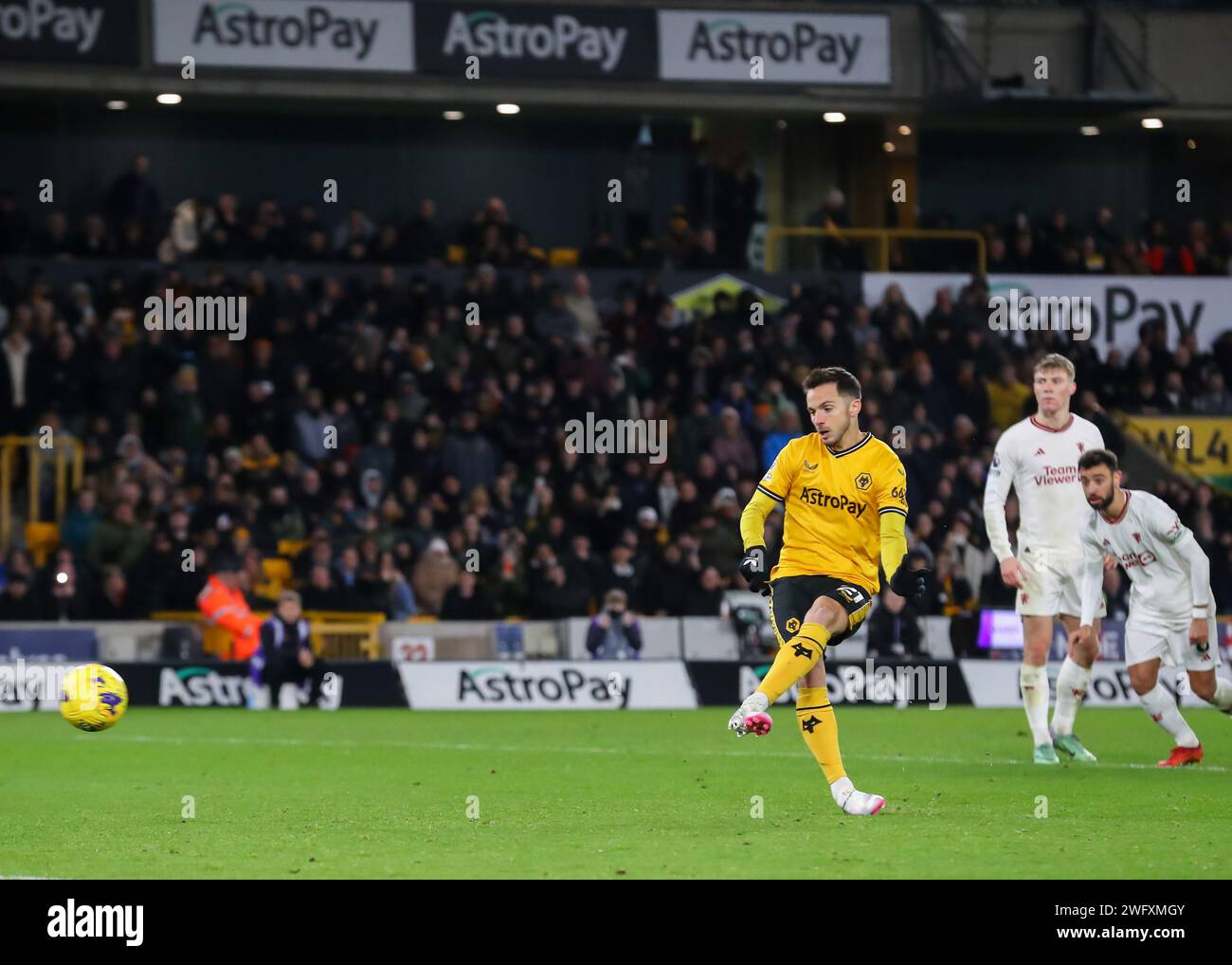 Pablo Sarabia of Wolverhampton Wanderers strikes the Wolves penalty to ...