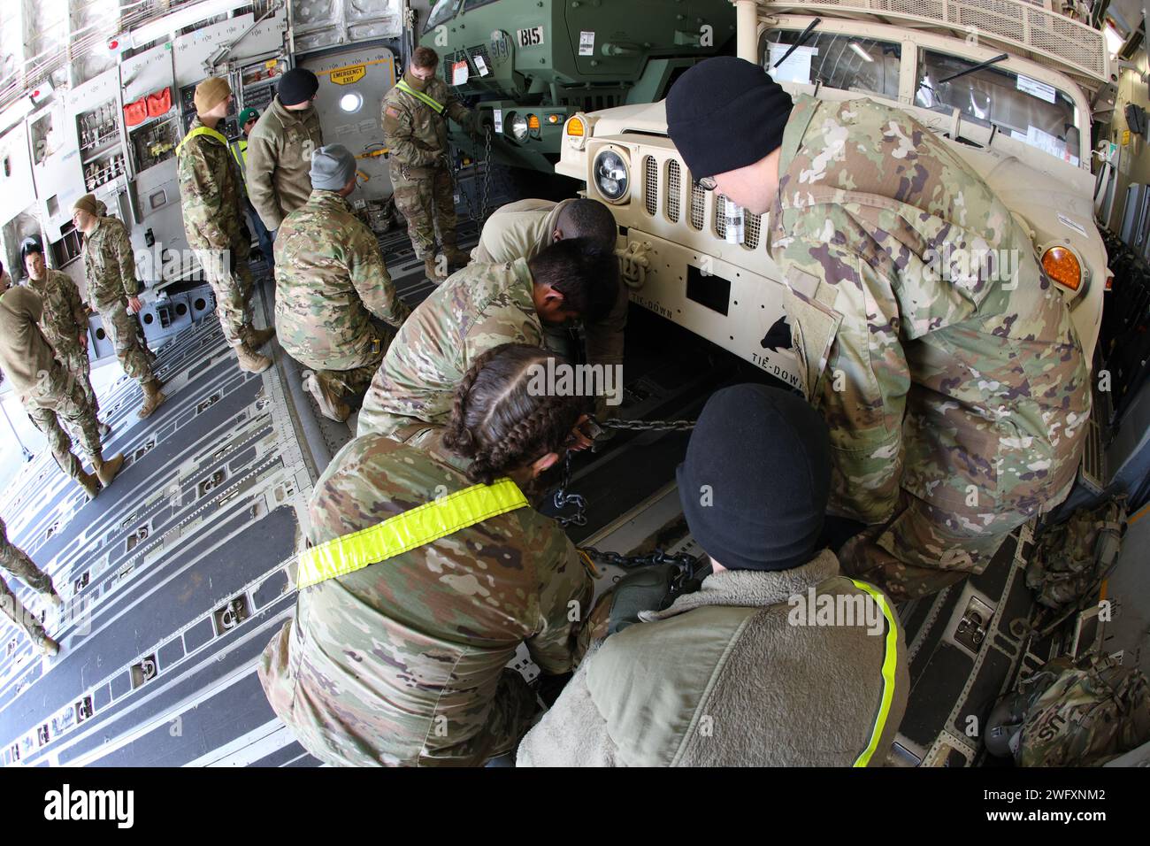 Soldiers from the 4th Battalion, 60th Air Defense Artillery Regiment ...