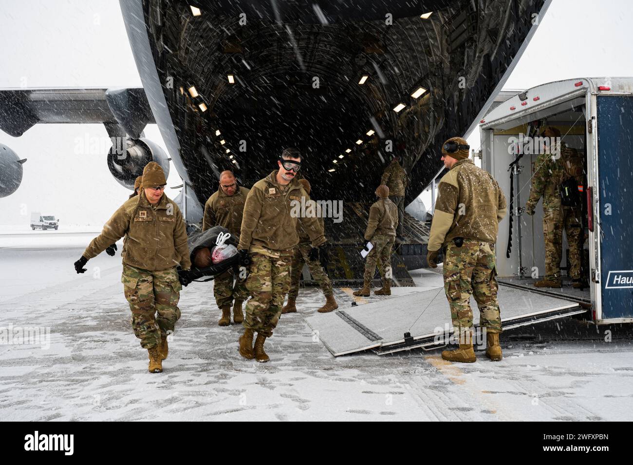 Airmen assigned to the 911th Aeromedical Evacuation Squadron, off load ...