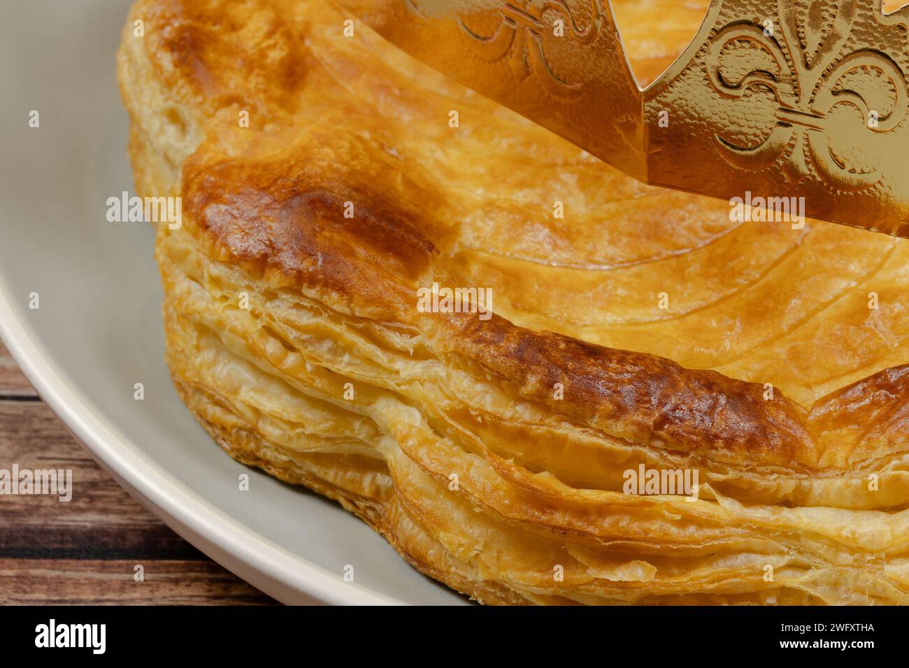 king cake and crown, close-up Stock Photo - Alamy