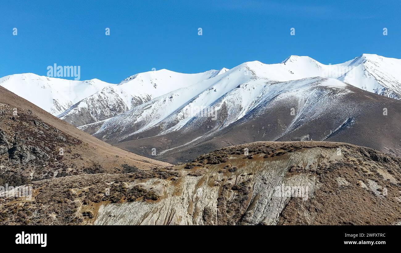 The mountains and hills around the Porters Pass ski fields Stock Photo ...
