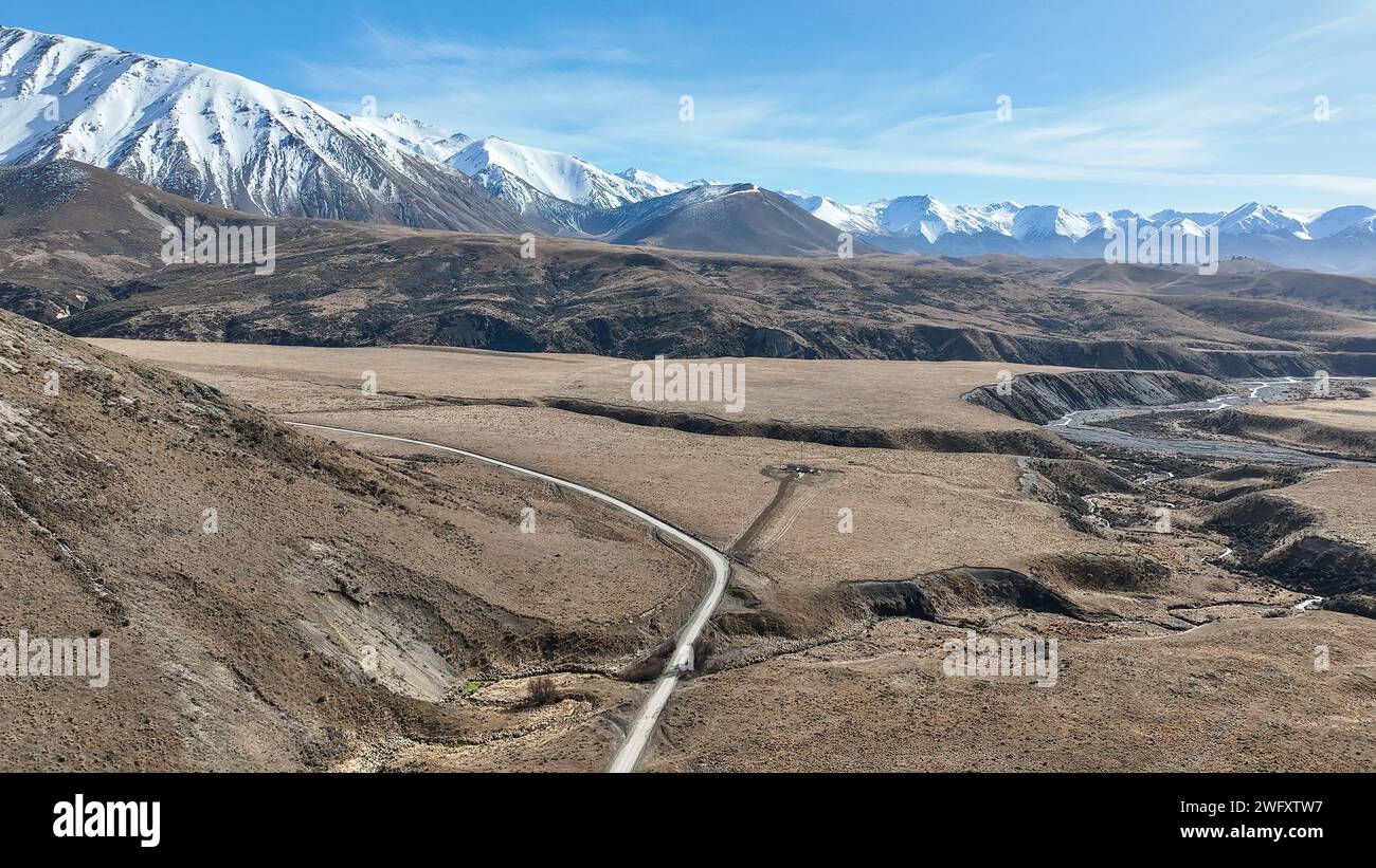 The mountains and hills around the Porters Pass ski fields Stock Photo ...