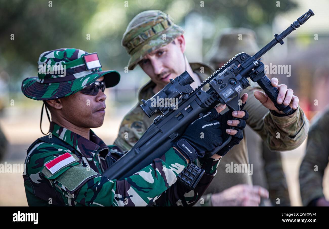 Ef88 assault rifle hi-res stock photography and images - Alamy