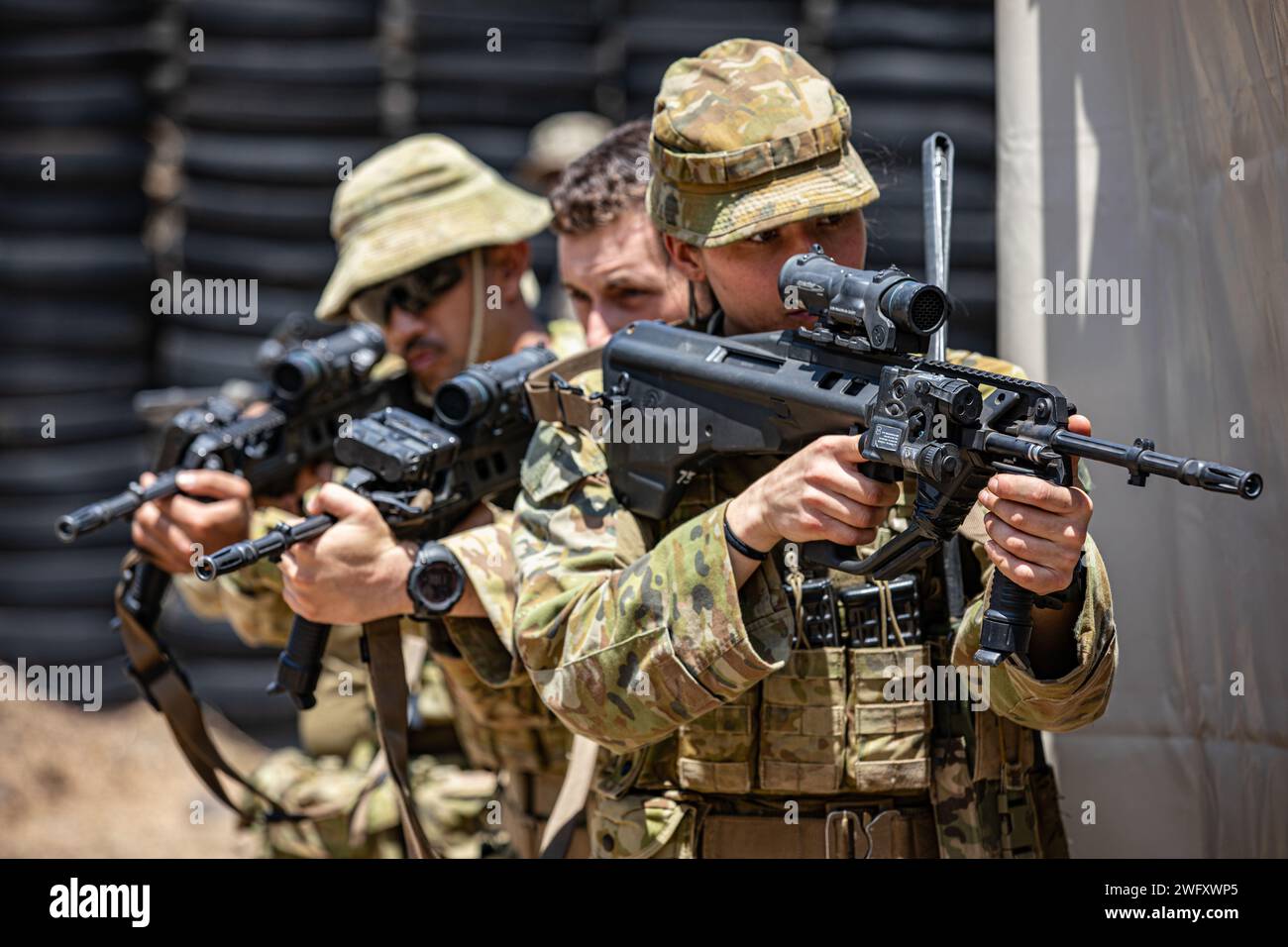Group of australian soldiers hi-res stock photography and images - Alamy