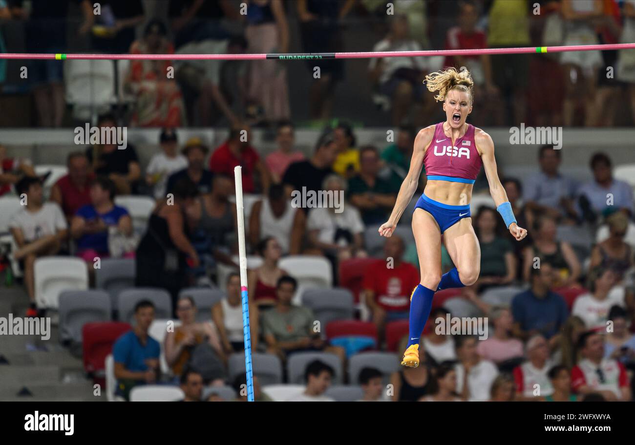 Sandi MORRIS participating in the Pole Vault at the World Athletics ...