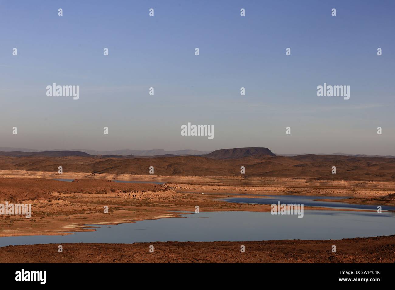 Lake in middle atlas hi-res stock photography and images - Alamy