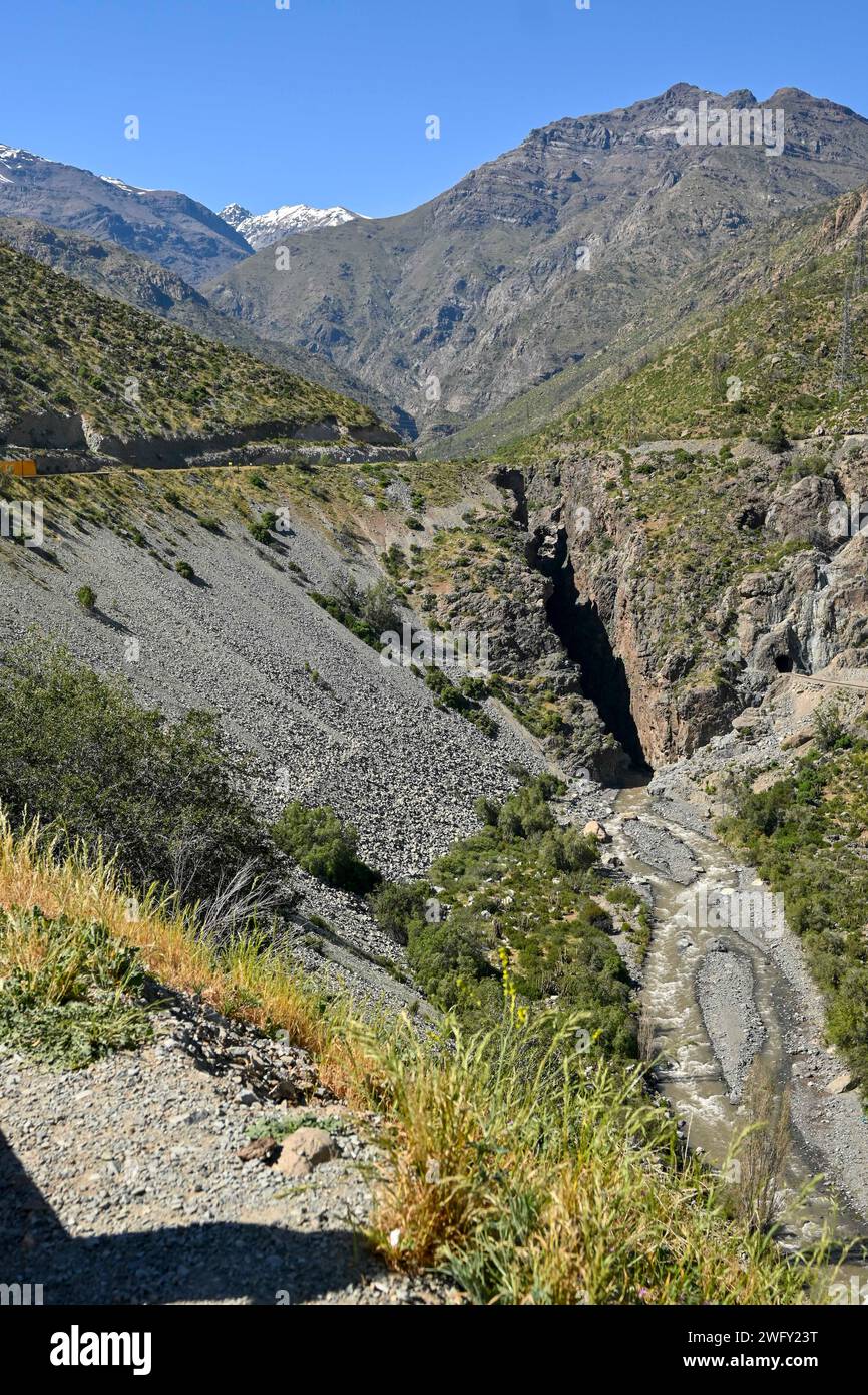 Landscape road of the interior of Chile on the way to Portillo Stock ...