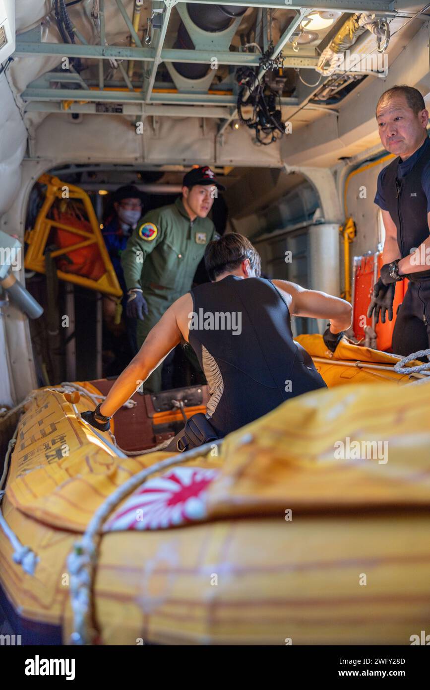 Japan Maritime Self-Defense Force members with Air Rescue Squadron 71 ...