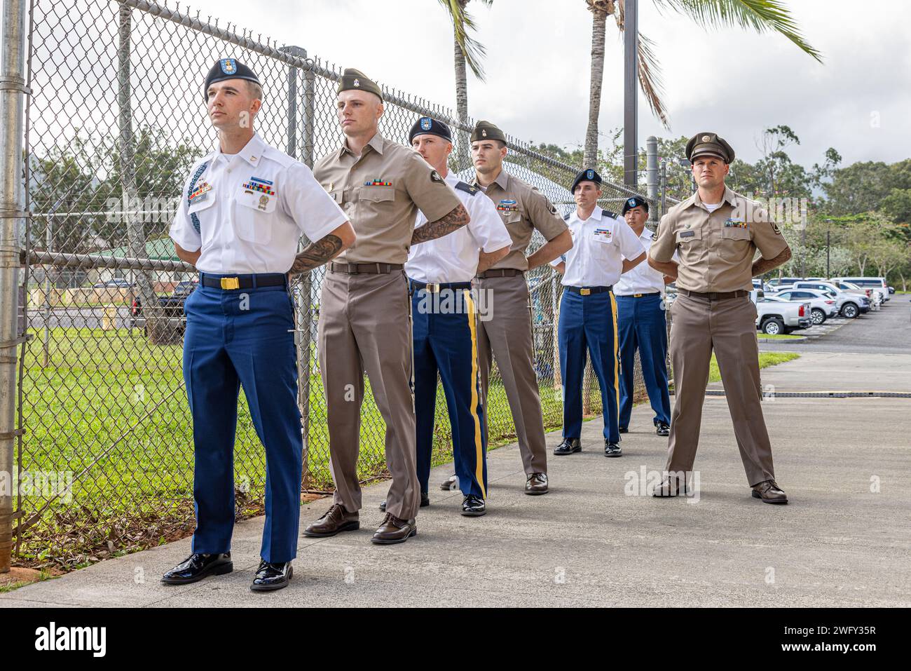 U.S. Army Soldiers assigned to 1st Battalion, 21st Infantry Regiment ...