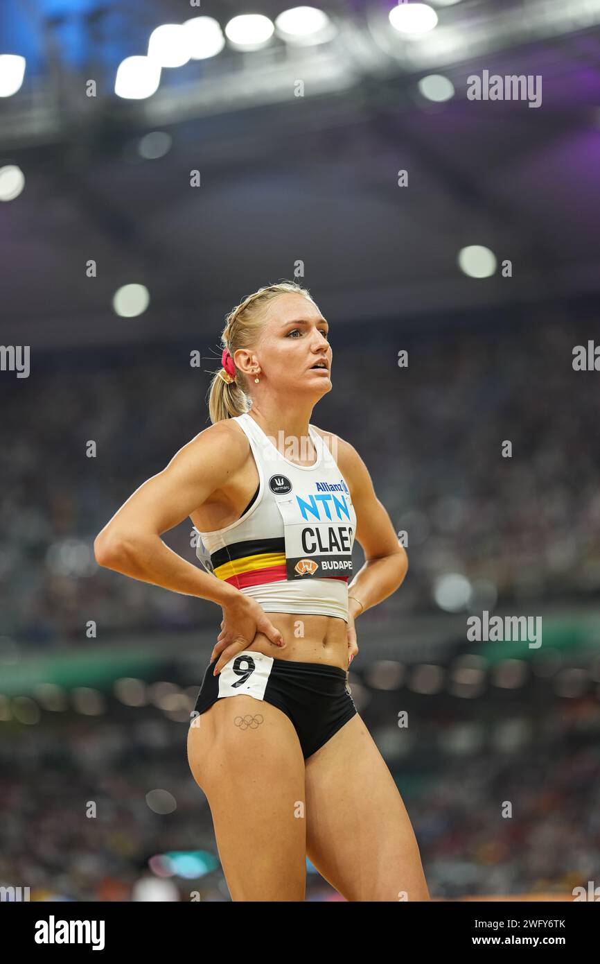 Hanne CLAES participating in the 400 meters hurdles at the World ...