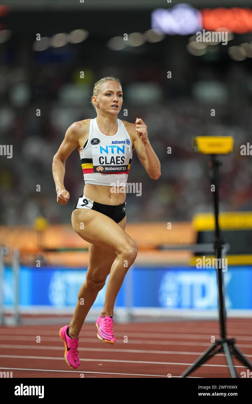 Hanne CLAES participating in the 400 meters hurdles at the World ...