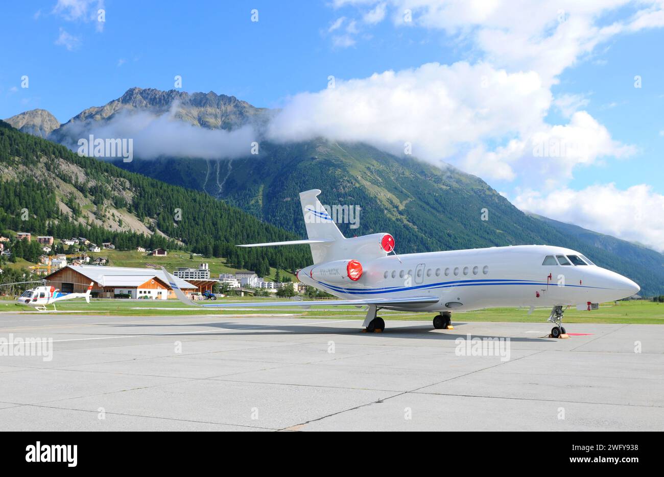 Privatjet Samedan. private jet in Samedan Airport Stock Photo - Alamy