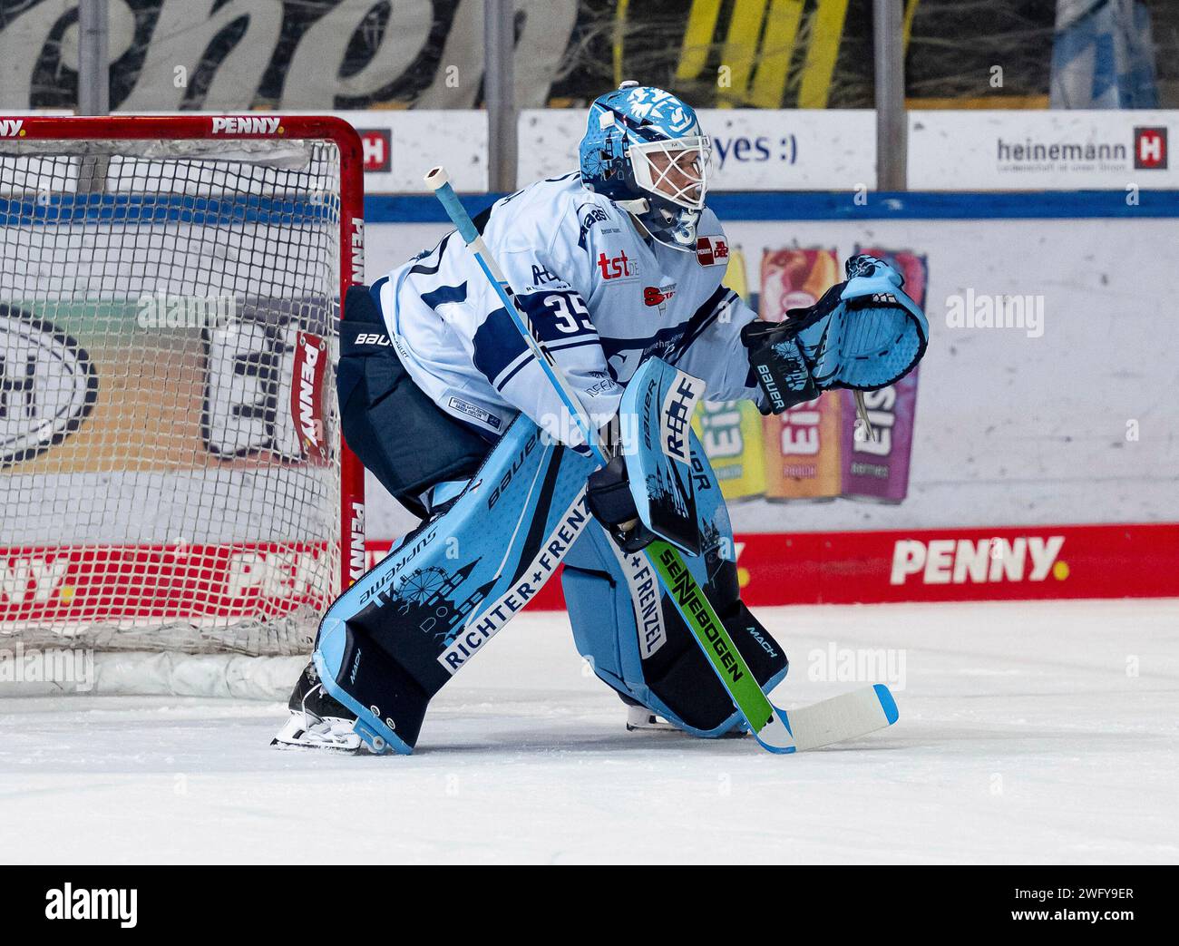 Muenchen, Deutschland. 01st Feb, 2024. Hunter Miska (Torwart, Straubing ...
