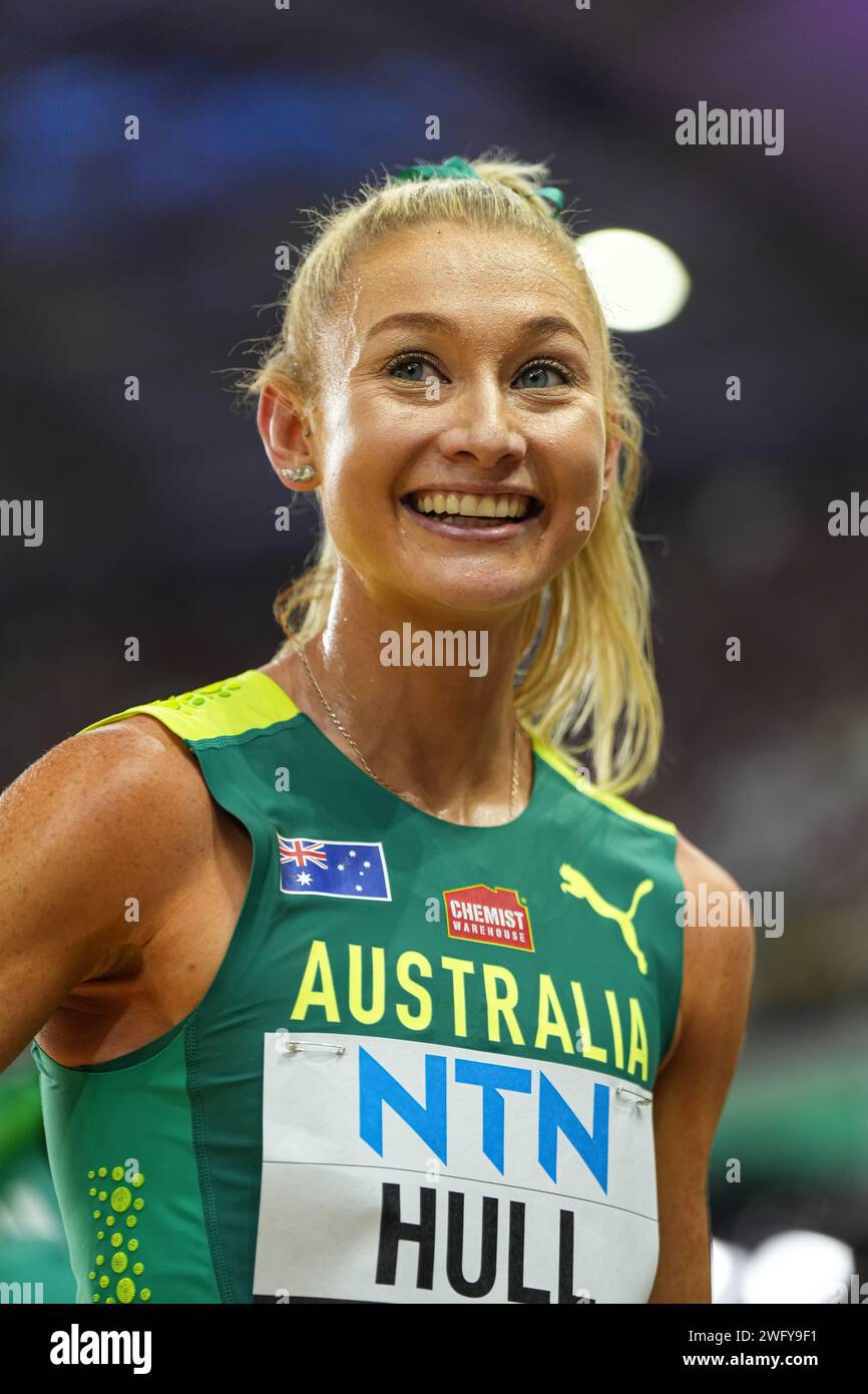 Jessica HULL participating in the 1500 meters at the World Athletics ...