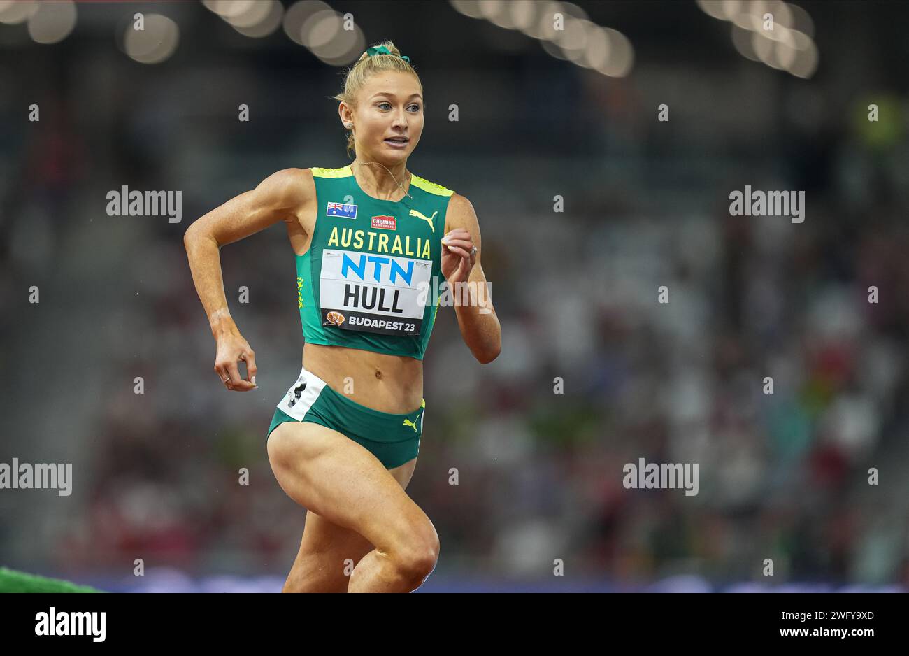 Jessica HULL participating in the 1500 meters at the World Athletics ...